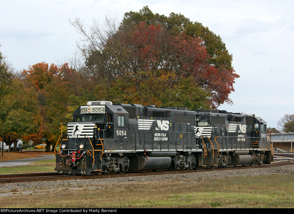 Sisters 5054 and 5053 at Yadkin Jct.